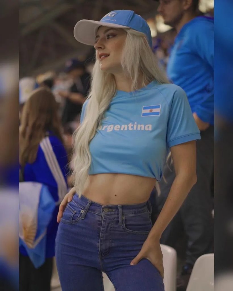 Eva Elfie สาวสวย Porn Star นางฟ้าผู้นำโชคแห่ง ทัพฟ้า-ขาว ทีมชาติ ...